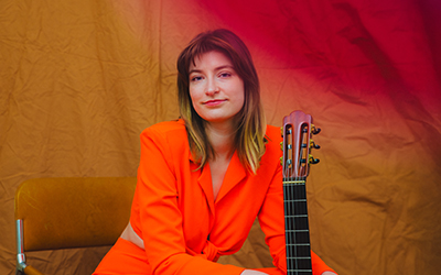 Julia Schuler - AKM Resmi Web Sitesi